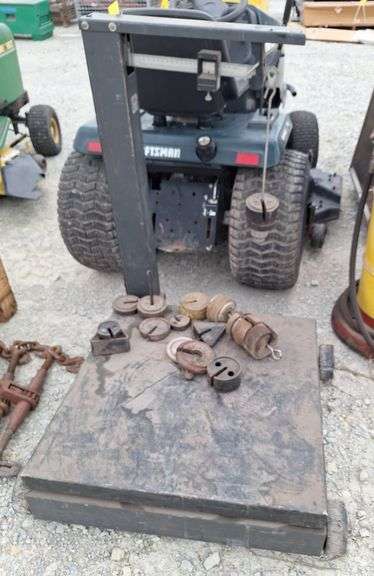 Detecto platform scale 2000lbs cap. With weights - Metzger Property ...