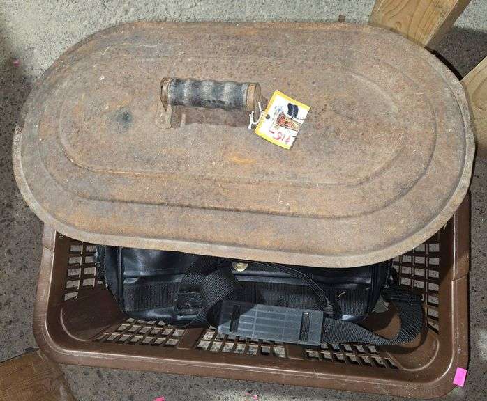 Cast Iron Lid with Handle, Black Carry Bag and Green Canvas Bag ...