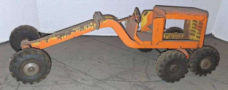 Structo pressed steel Toy Grader with Six Wheels - Metzger Property ...