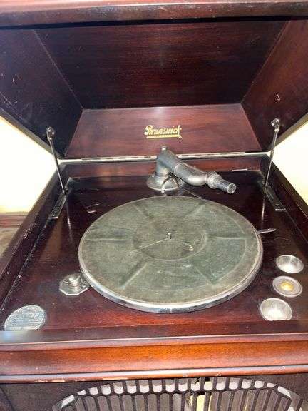 Brunswick Phonograph Model 109 Console with Carved Front Panel ...