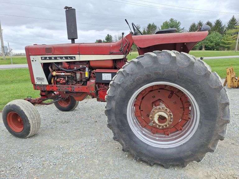 IH 806 diesel tractor 3pt, hub mounts, rear wheel wts. - Metzger ...