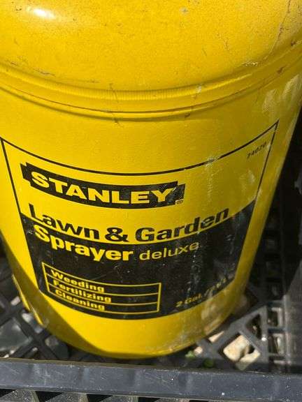 Stanley Lawn and Garden Sprayer Deluxe, 2-Gallon Capacity and Plastic ...