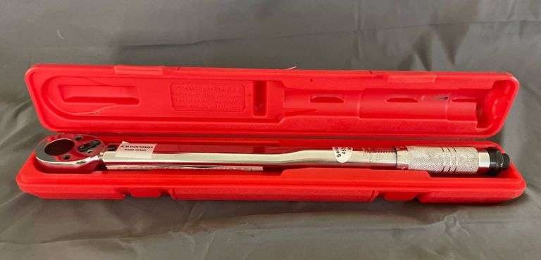 Torque Wrench with Red Storage Case, 1/2-Inch Drive, 150 ft-lb Capacity ...