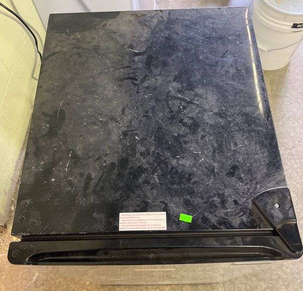 Magic Chef Model HMR440SE Compact Refrigerator - Metzger Property ...