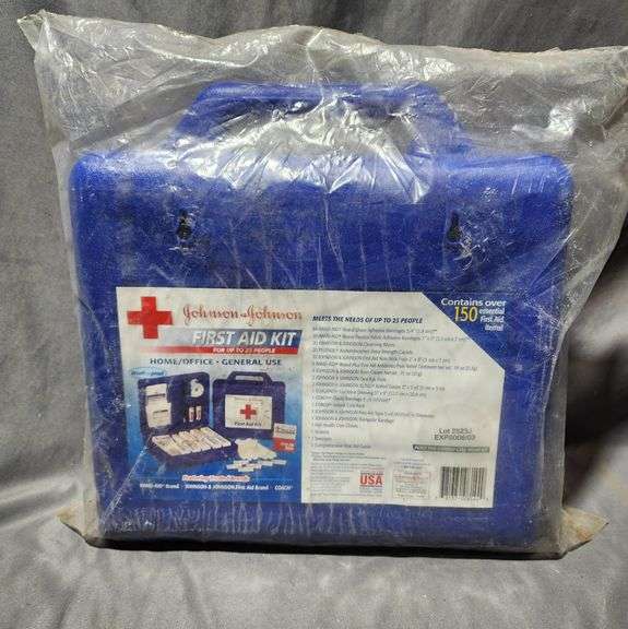 Large Johnson & Johnson First Aid Kit in Blue Plastic Case - Metzger ...