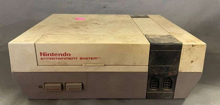 Nintendo Entertainment System Console with Zapper Accessory - Metzger ...