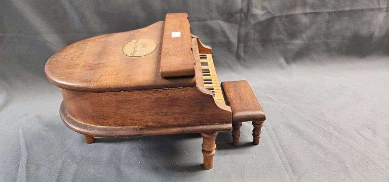 Miniature Grand piano-shaped Music Box with Removable Bench - Metzger ...