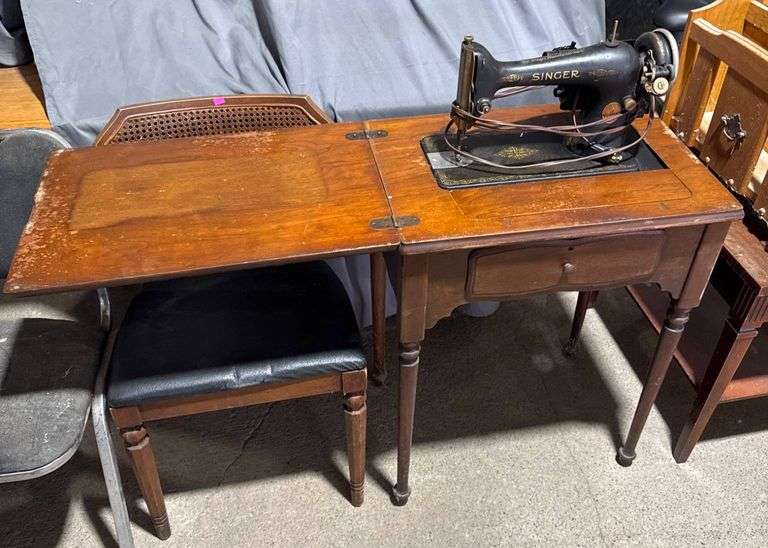 Singer Model 15 Sewing Machine with Integrated Table and Storage ...