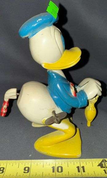 Wind-Up Plastic Donald Duck Toy with Spinning Umbrella 6-Inch - Metzger ...