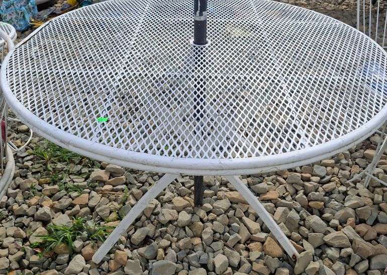 Metal Mesh Round Patio Table with Outdoor Umbrella 42″ Diameter ...