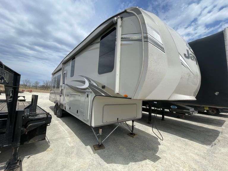 2018 Jayco Eagle 321RSTS Fifth Wheel Camper, King Bed + Pull Out Couch, Residential Refrigerator ...