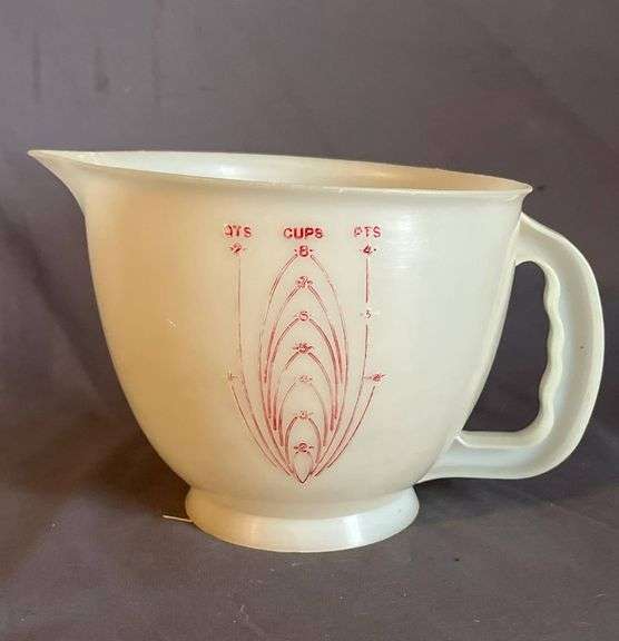 Tupperware Measuring Mixing Cup with Red Markings - Metzger Property ...