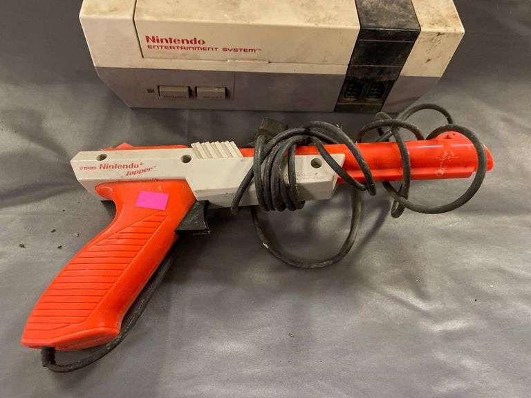 Nintendo Entertainment System Console with Zapper Accessory - Metzger ...