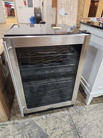 Magic Chef MCWBC77DZC 24 Inch Wide 5.3 Cu. Ft. Beverage refrigerator ...