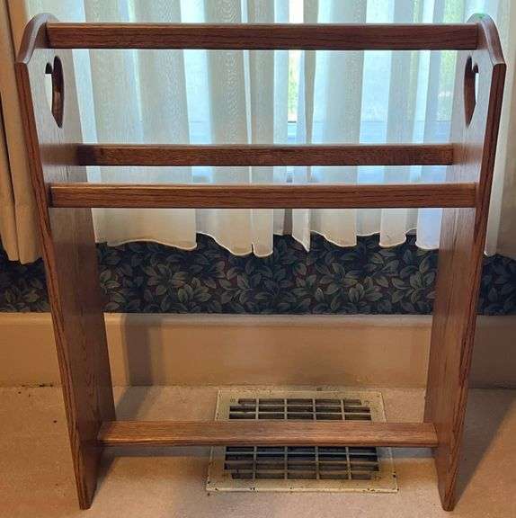 Oak Quilt Rack with Heart-Cutout Side Panels - Metzger Property ...