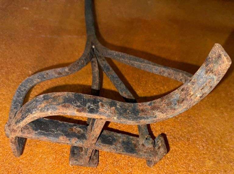 Iron Hand Tool with Four-Prong Base, 21.5 Inches - Metzger Property ...