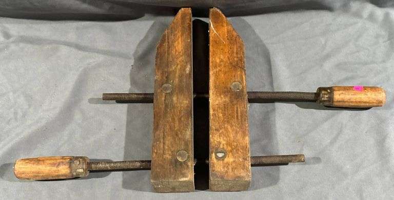 Hand Screw Clamp with Wood Jaws and Metal Threaded Rods - Metzger ...