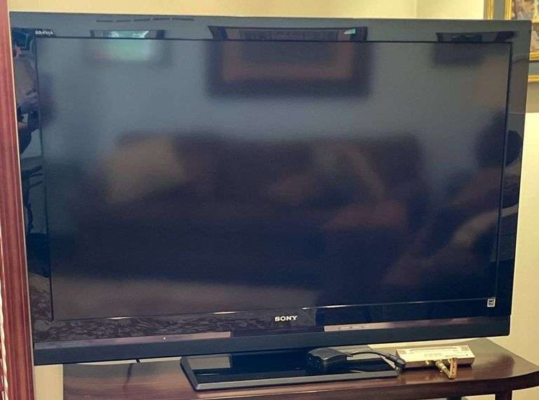 Sony 52” Flatscreen TV Model KDL-52S5100 with Remotes - TV STAND NOT ...