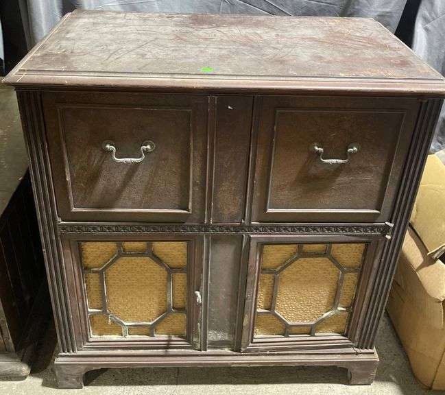 Zenith Console Cabinet with Integrated Radio and Turntable - Metzger ...