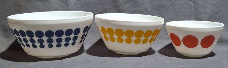 Three Pyrex Vintage Charm Mixing Bowls with Dot Patterns - Metzger ...