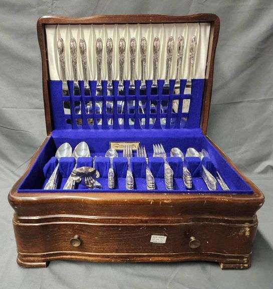 Community Silver Plate Flatware in Case, White Orchid Pattern - Metzger ...