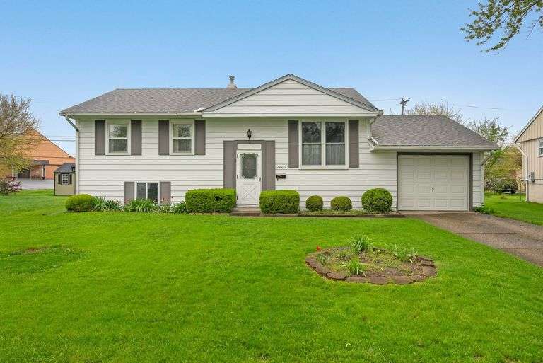 Split-Level Home with 1-Car Garage in Columbia City, IN - Metzger ...