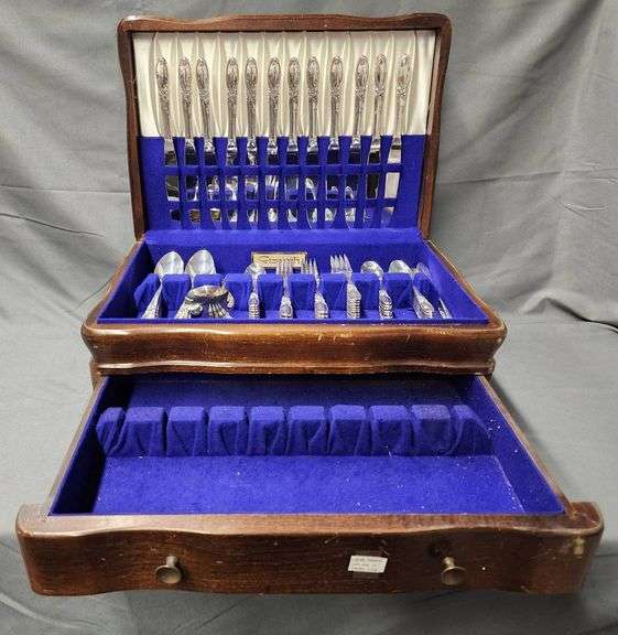 Community Silver Plate Flatware in Case, White Orchid Pattern - Metzger ...