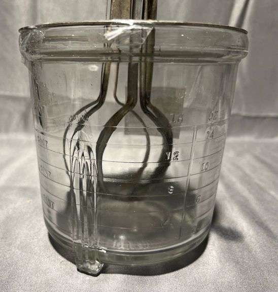 Manual Hand-Crank Egg Beater with Glass Mixing Bowl and Green Handle ...