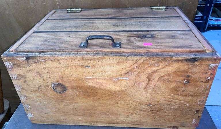 Hinged Storage Box with Metal Handle and Dovetail Joints - Metzger ...