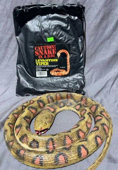 Safari Ltd. Rubber Levantine Viper Snake Replica with Bag - Metzger ...