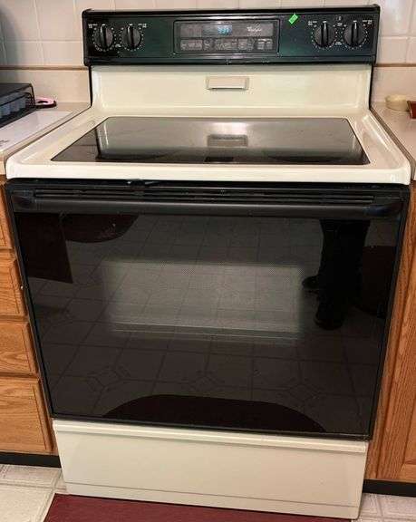 Whirlpool Electric Range with Glass Cooktop and Oven, Model RF376PXDN ...