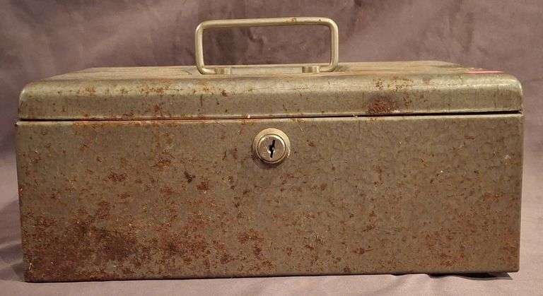 Metal Box with Lock and Handle (No Key, Rust, Box is Locked) 11″ x 7.5 ...