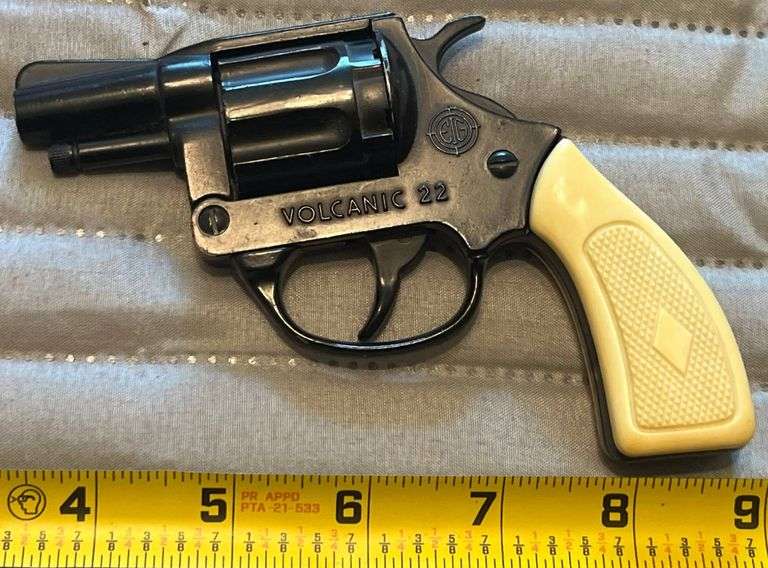 Model V22 ‘Volcanic 22’ Blank-Firing 6-Shot Revolver, Made in Italy ...