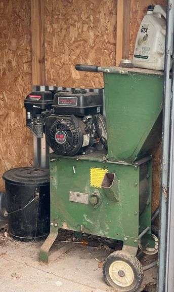 Green Metal Gas-Powered Wood Chipper with Briggs & Stratton Engine ...