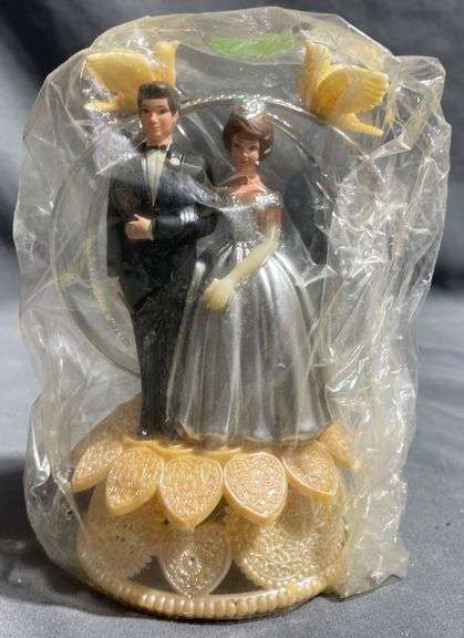 Bride and Groom Plastic Wedding Cake Topper with Circular Dove Design ...