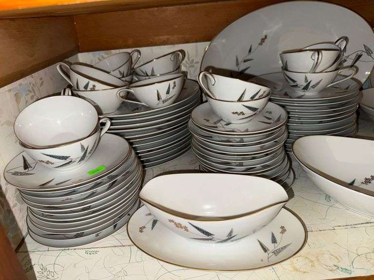 RC Joy 227 Japanese Porcelain Dinnerware Set with Gold and Floral ...