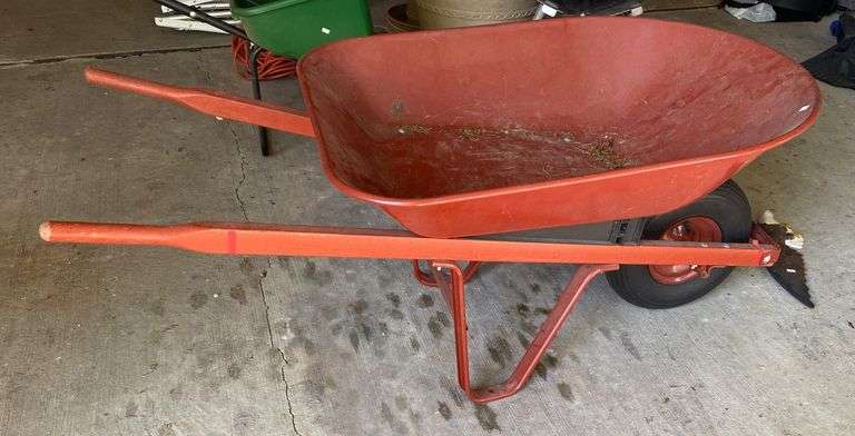 Red Metal Wheelbarrow with Single Wheel and Wooden Handles - Metzger ...