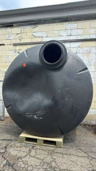 1,550 gallon water only tank with dent - Metzger Property Services, LLC