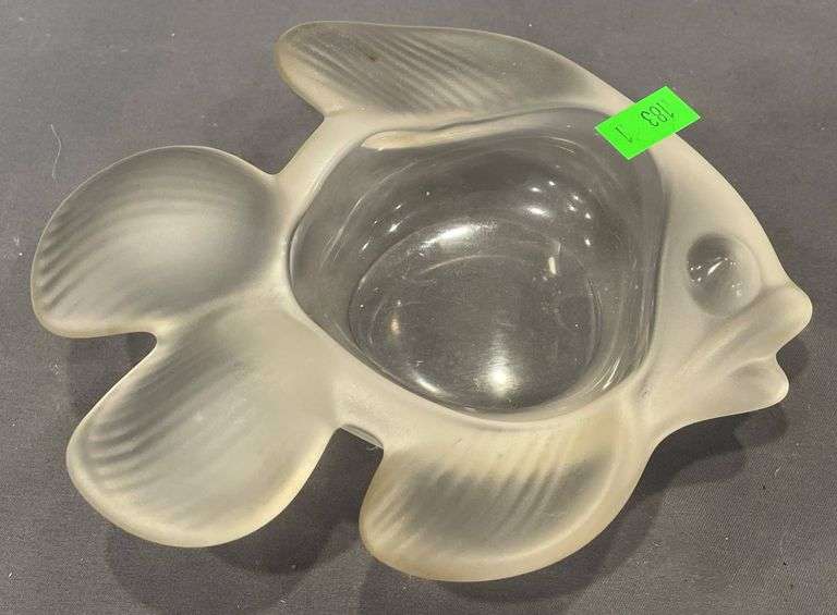 Frosted Glass Fish-Shaped Dish with Clear Detailing - Metzger Property ...