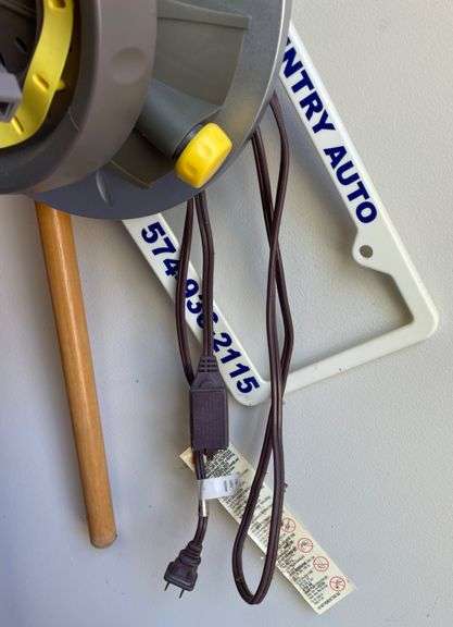 Electric Cord Reel with Retractable Mechanism and Wall Mount - Metzger ...