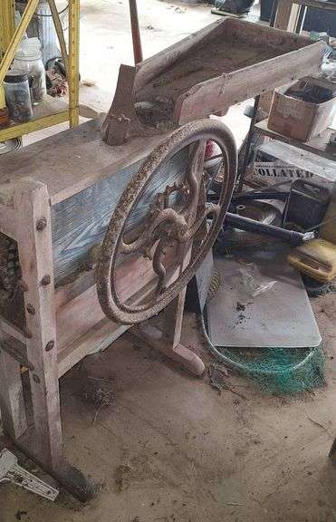 Manual Hand-Cranked Wood Corn Sheller with Metal Components - Metzger ...