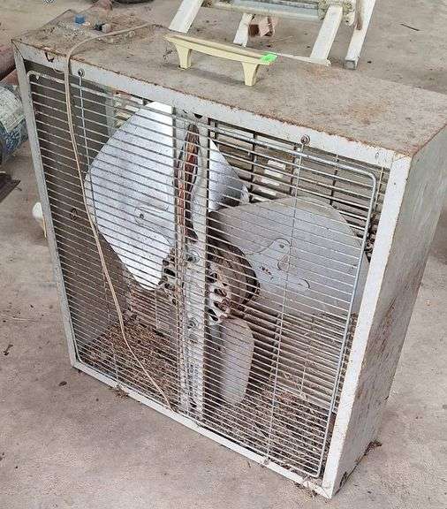 20-Inch Metal Box Fan with Handle and Grated Front - Metzger Property ...
