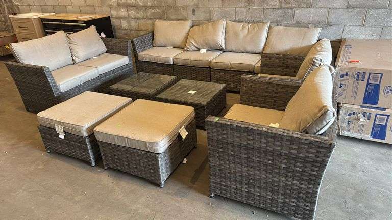 8-piece patio set - Metzger Property Services, LLC