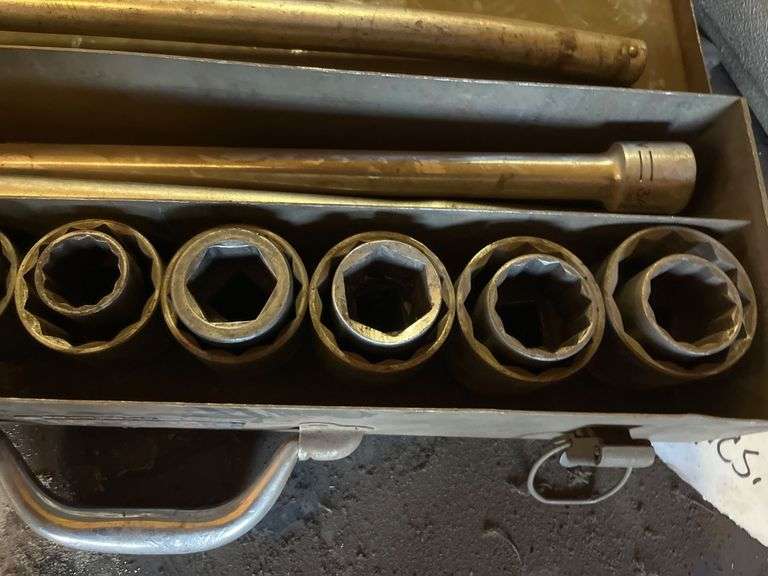3/4 Inch Drive Socket Set with Metal Case - Metzger Property Services, LLC