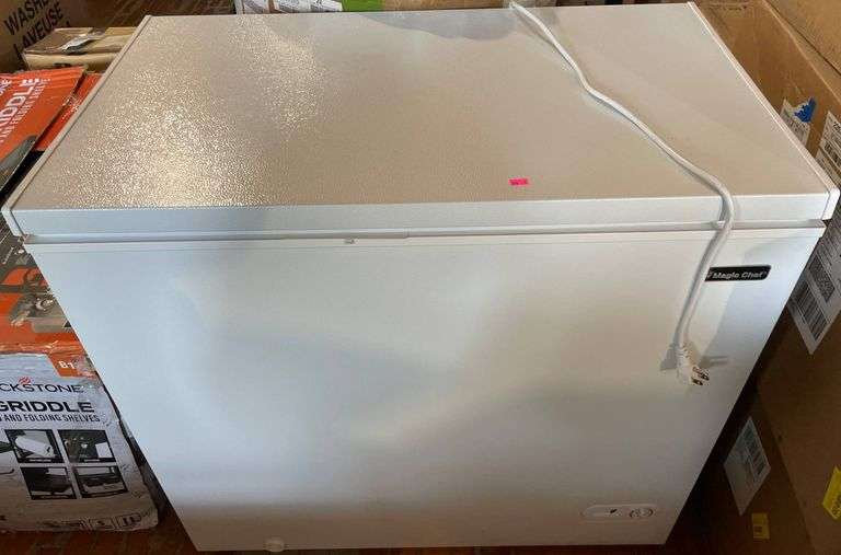 Magic Chef Model HMCF7W4 Chest Freezer with Adjustable Temperature ...