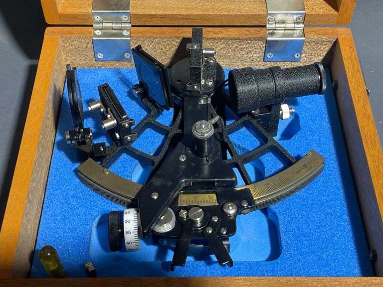 Tamaya Micrometer Marine Sextant with Storage Case - Metzger Property ...