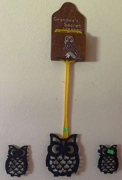 Wall-Mounted Fly Swatter Holder with Hand-Painted Owl and Three Metal ...
