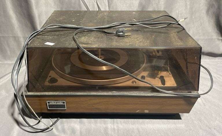 Dual Model 1019 Turntable with Dust Cover and Wood-Grain Base - Metzger ...
