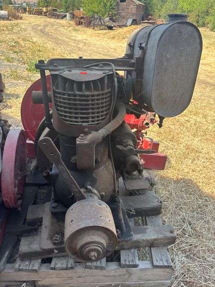 Two-Cylinder Stationary Engine with Flywheel - Metzger Property ...