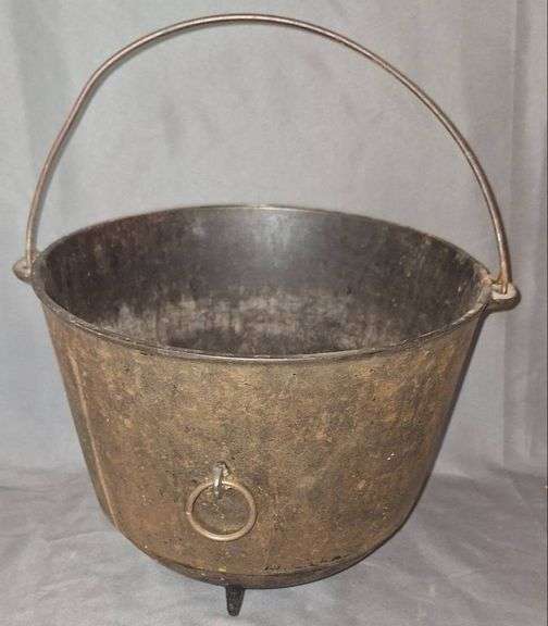 Sidney No. 8 Cast Iron Footed Cauldron with Bail Handle - Metzger ...
